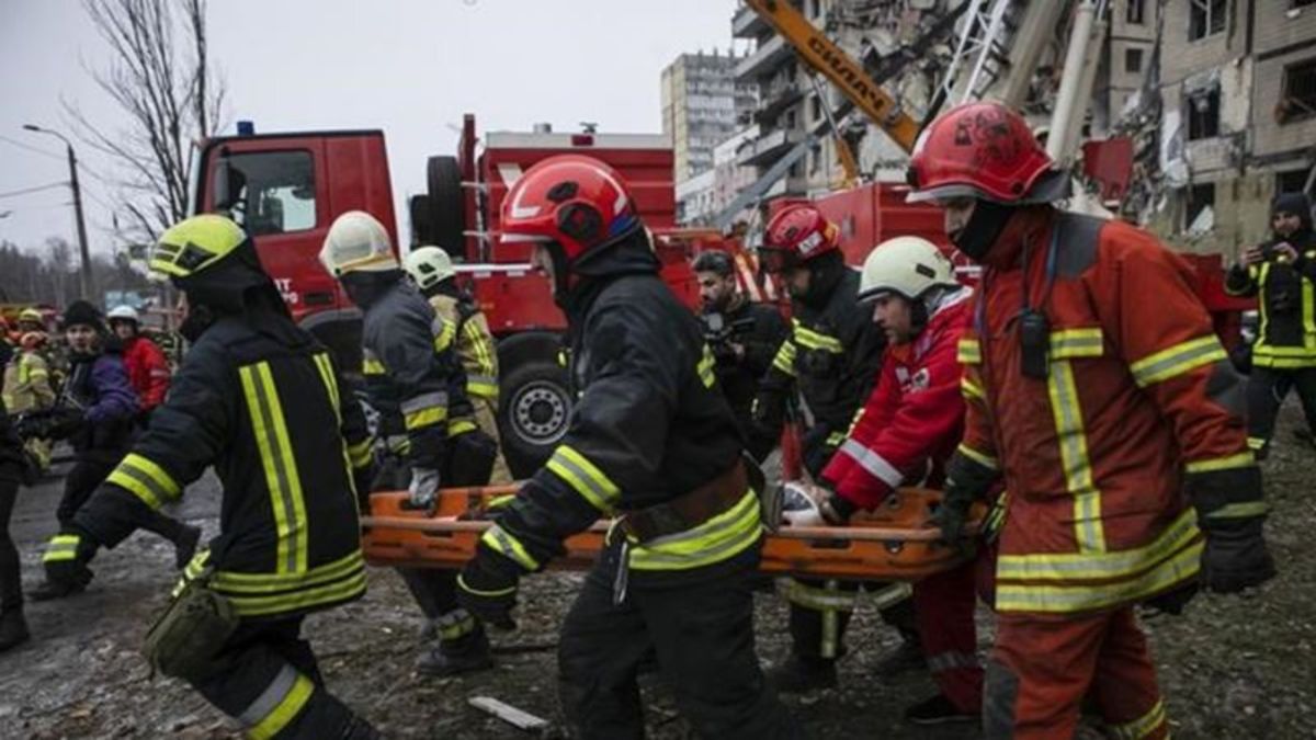 Ukraine races to rescue people from Russian strike on Dnipro | EverythingGP