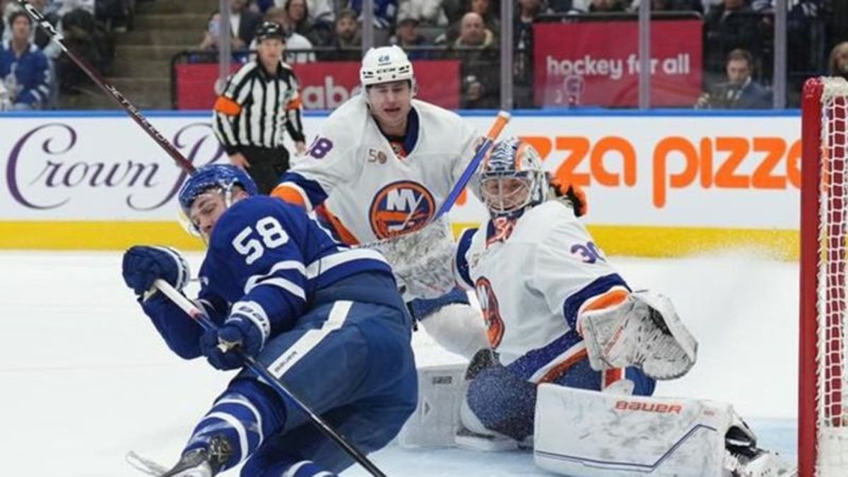 William Nylander powers Maple Leafs over struggling Islanders ...