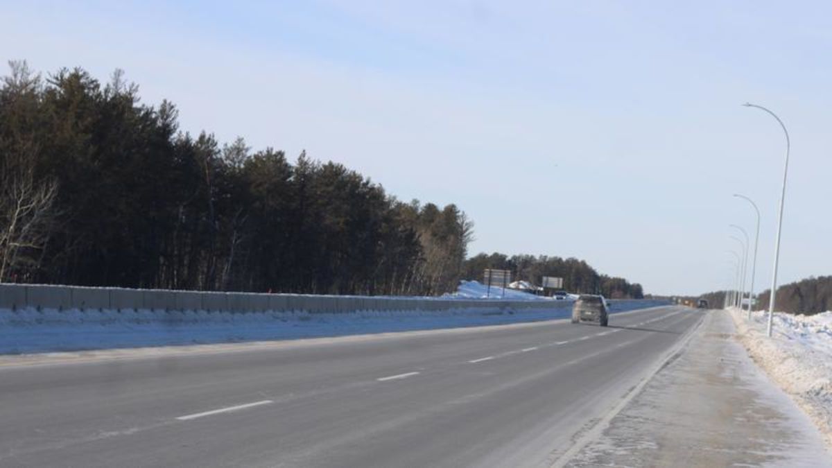 Local residents and businesses wave flags over Highway 3 twinning | paNOW