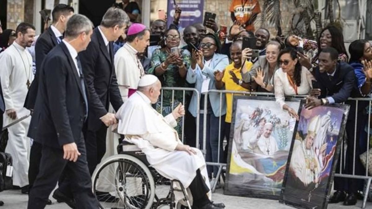 Pope lands in South Sudan to urge peace as fighting kills 27 | CFJC ...