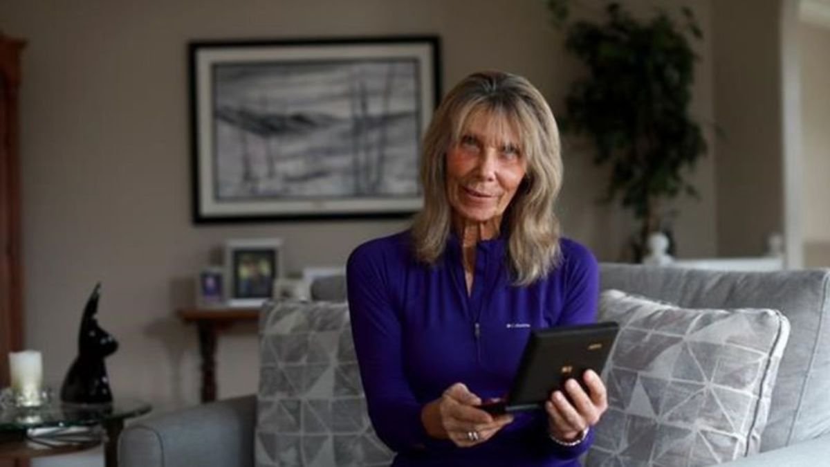 Elaine Tanner, 1960s swimming superstar, cherishes rare medal that ...
