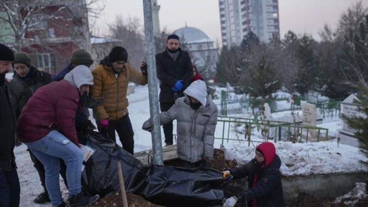 Rescue teams find more survivors of devastating quakes | EverythingGP