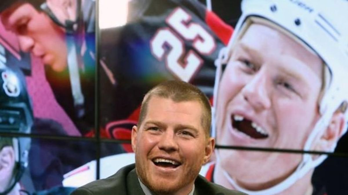 Senators legend Chris Neil’s No. 25 being raised to the rafters in ...