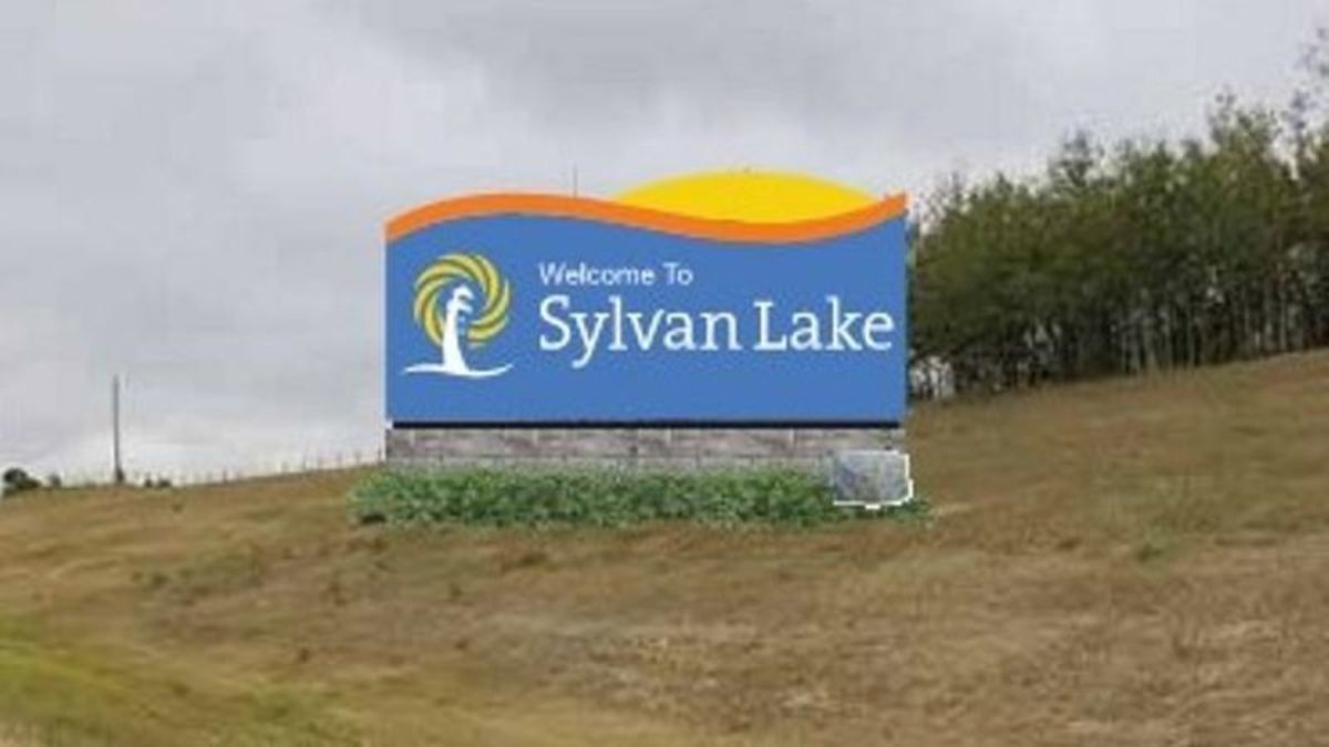Town of Sylvan Lake installs new signage | rdnewsnow.com