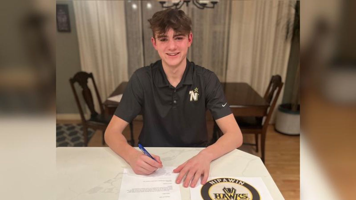 Hawks sign Calgary-born winger to LOI | northeastNOW