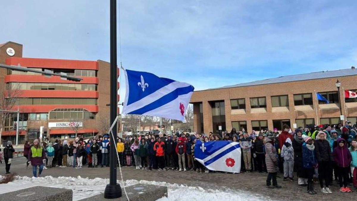 Lethbridge City Hall raises Franco-Albertan flag | Lethbridge News Now