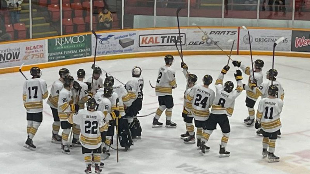 Hawks edge Mustangs in packed Palace | northeastNOW
