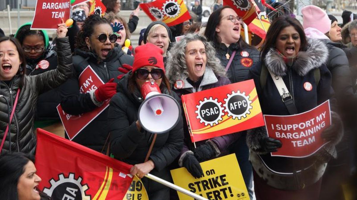 Members of public service union vote in favour of federal strike ...