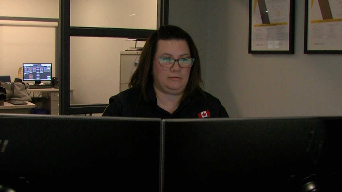 First moments of a 911 call: how local dispatchers respond to ...