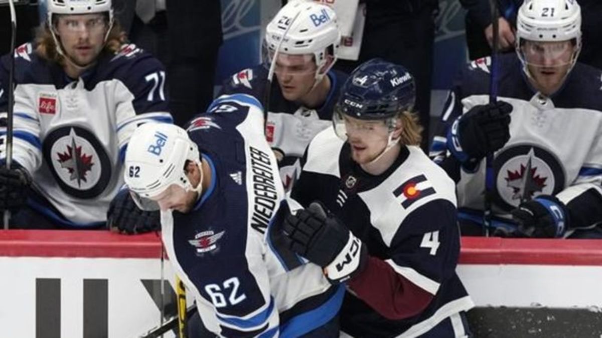 Avs beat Jets 4-2, remain in control of Central Division | northeastNOW
