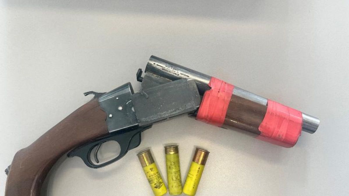 Police seize sawed off shot gun during arrest | CHAT News Today