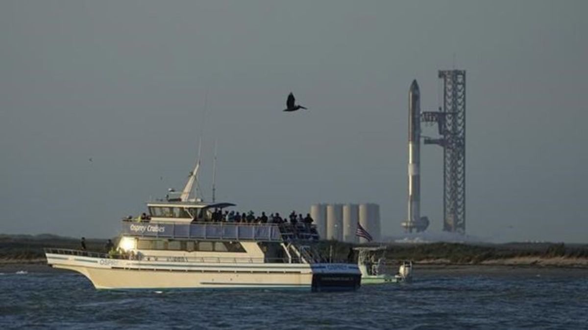 SpaceX launches giant new rocket on 1st test flight | rdnewsnow.com