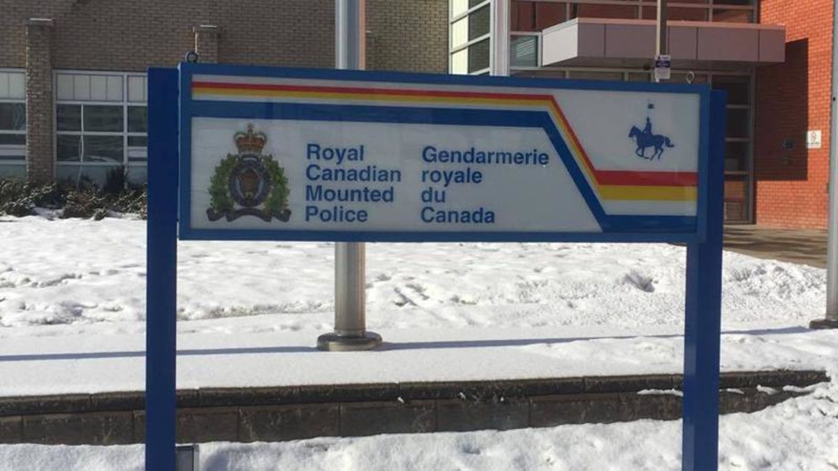 Whitecourt RCMP arrest youth after gun found in backpack | EverythingGP