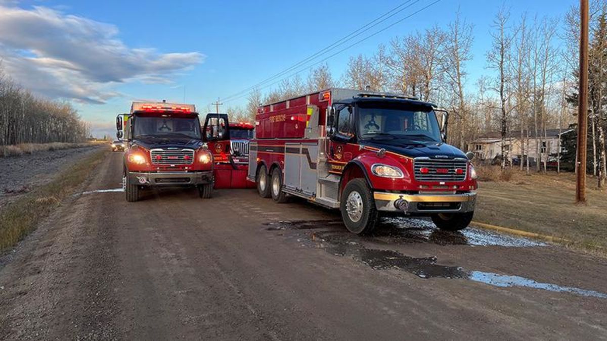 Active wildfire on the northside of the Wapiti River | EverythingGP