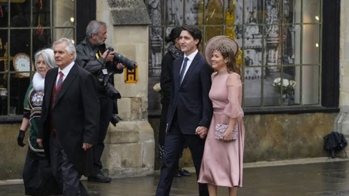 Trudeau, Simon arrive at coronation along with other Canadian ...