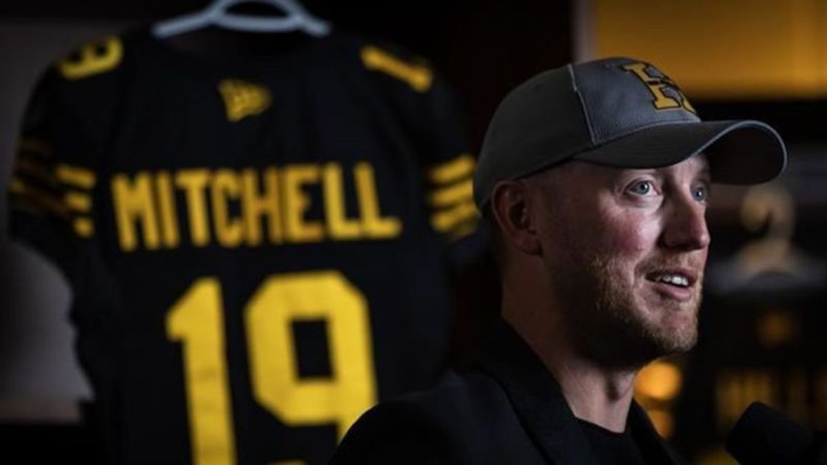 Veteran CFL quarterback Mitchell enjoying change of scenery in Hamilton ...