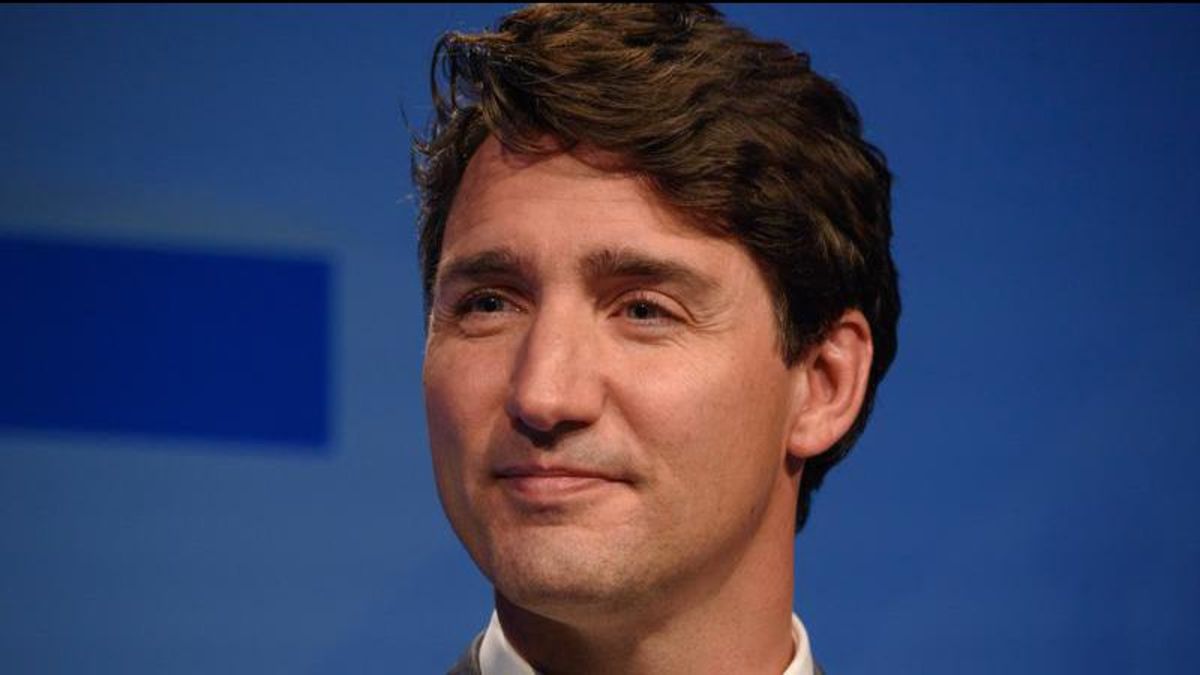 Trudeau visits Edmonton, meets with CAF personnel assisting with ...