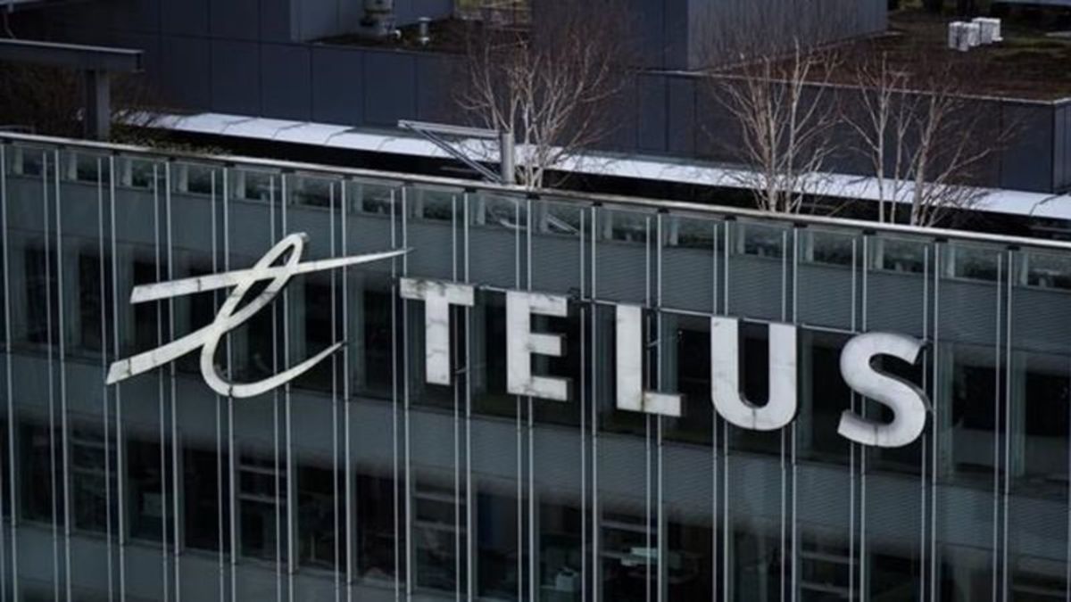 Telus offering buyouts after investing in customer service tech, self ...
