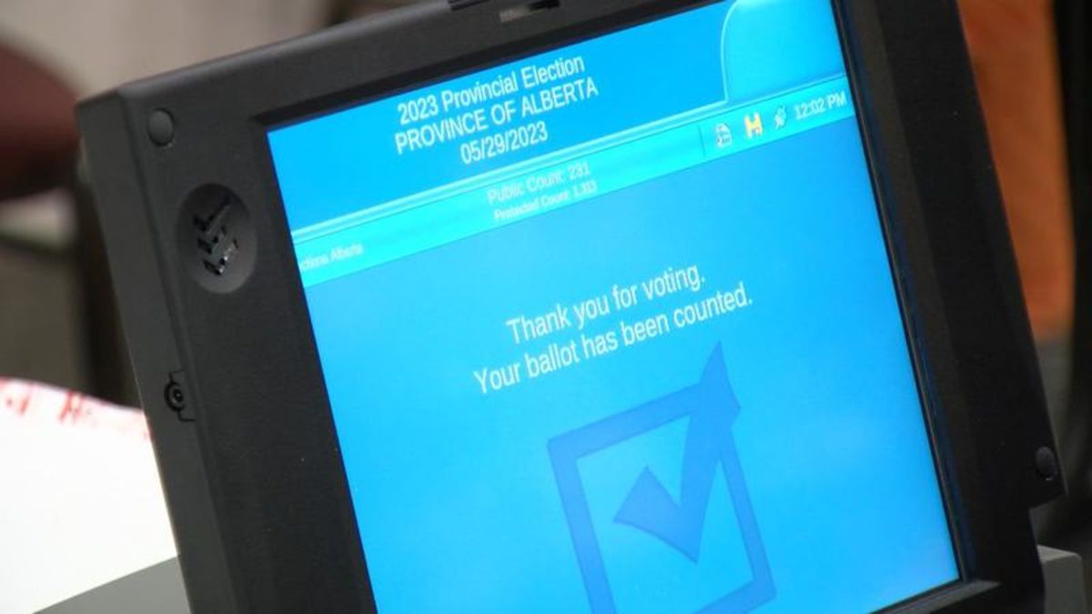 Instantly recorded: Electronic tabulators in use at advance voting ...