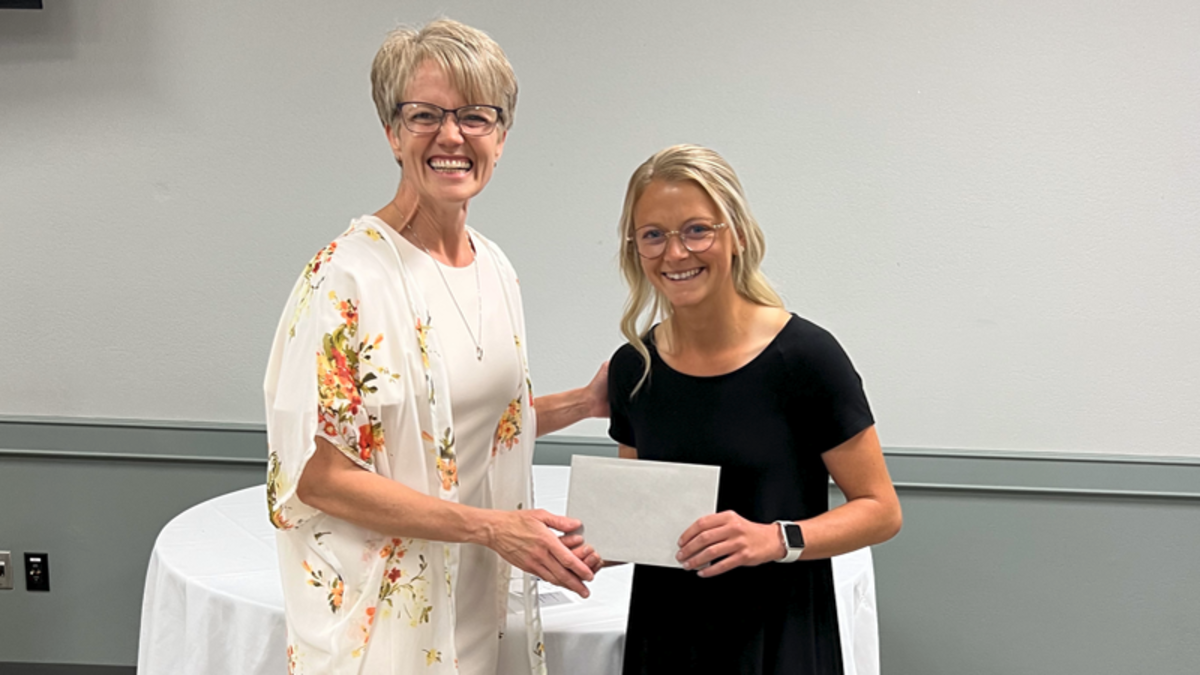 Bowden Grandview School teacher wins Edwin Parr Award | rdnewsnow.com