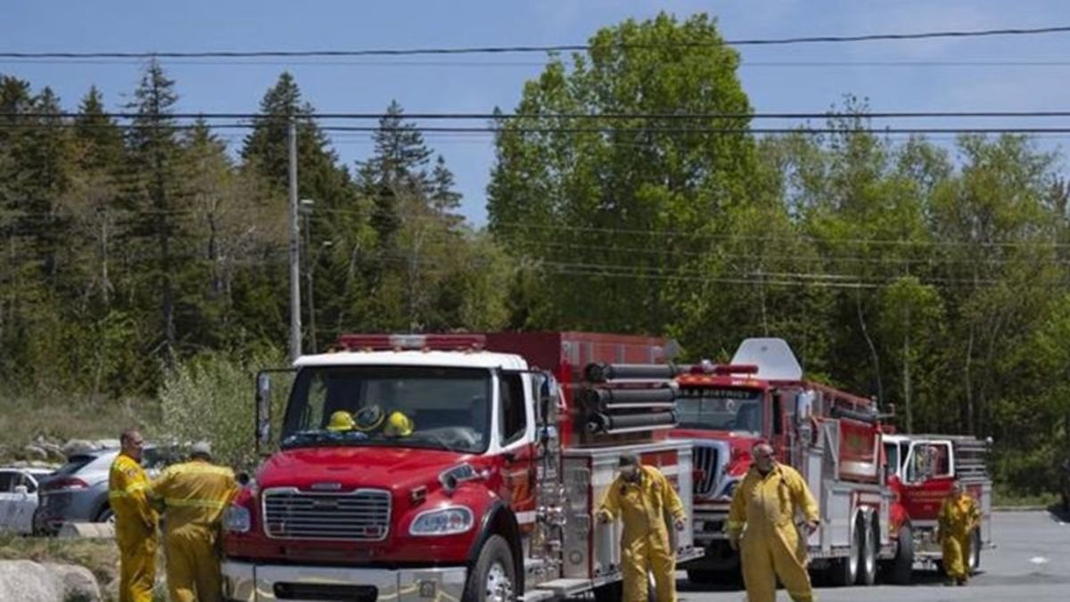 Urban sprawl on wooded lands presents unique challenges when fires ... Urban sprawl on wooded lands presents unique challenges when fires ...