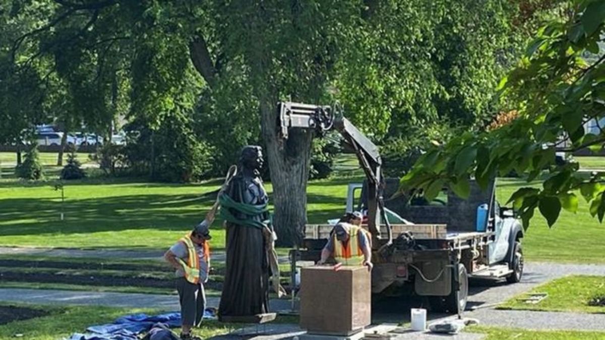 Statue of Queen Elizabeth repaired and reinstalled, two years after ...