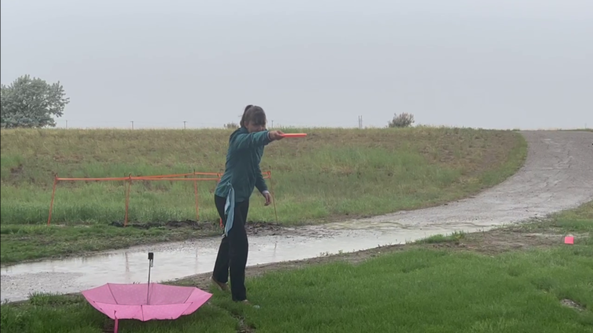 Family powers through disc golf tournament in rain and dominates | CHAT ...