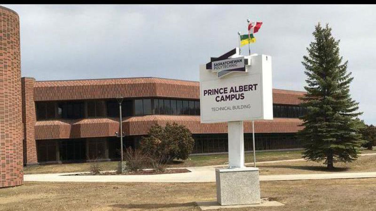 Students and instructors being recognized during convocation at Sask ...