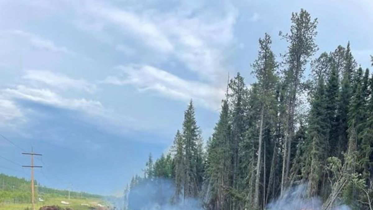Thousands allowed back home, but officials say wildfires still leaving ...