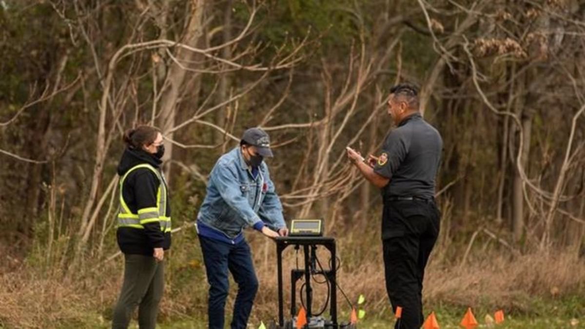 How ground-penetrating radar is used to find unmarked graves at ...