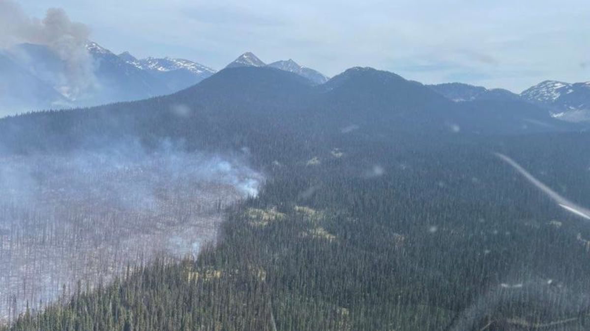 Murtle Lake reopens while nearby wildfire continues to burn | B100