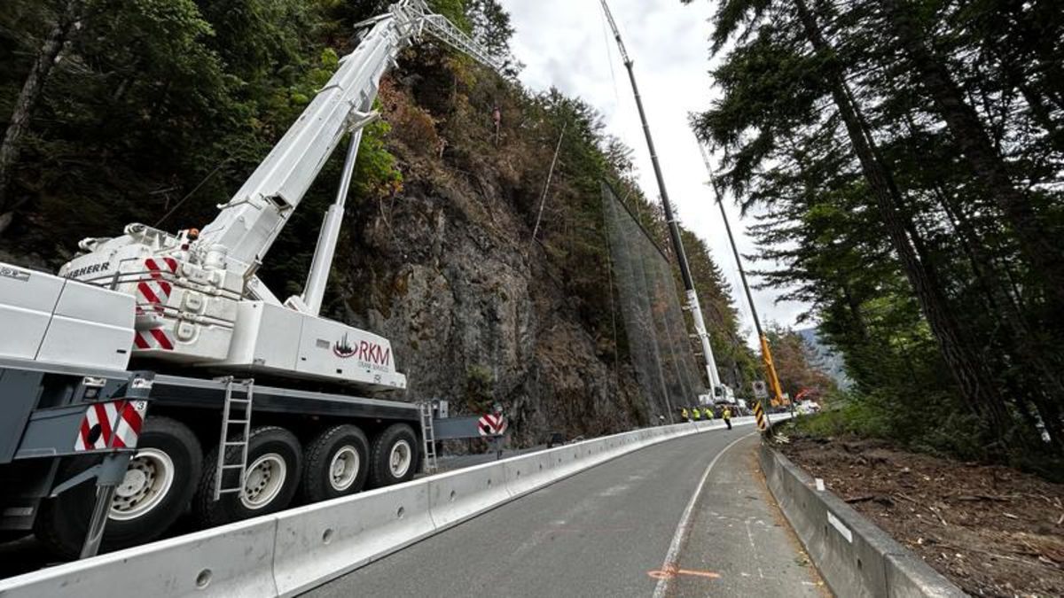 Hwy. 4 re-opens to single lane alternating traffic after weeks long ...