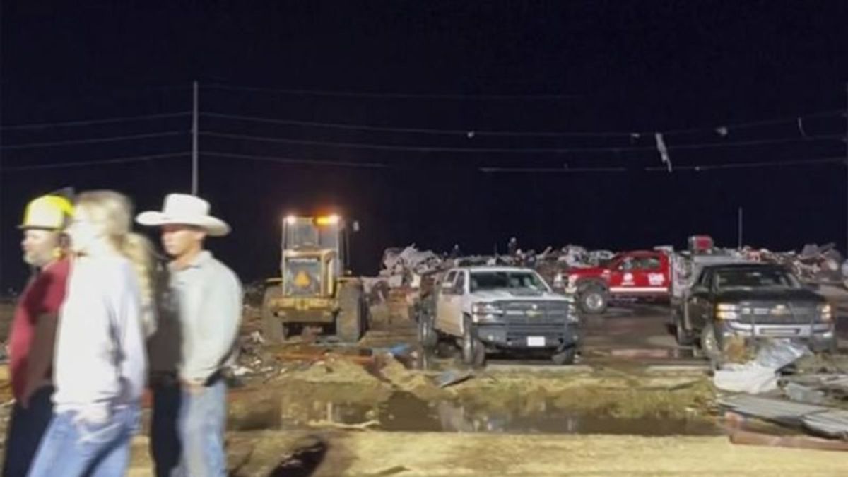 Tornadoes tear through northern Texas town, killing 3 people and ... Tornadoes tear through northern Texas town, killing 3 people and ...
