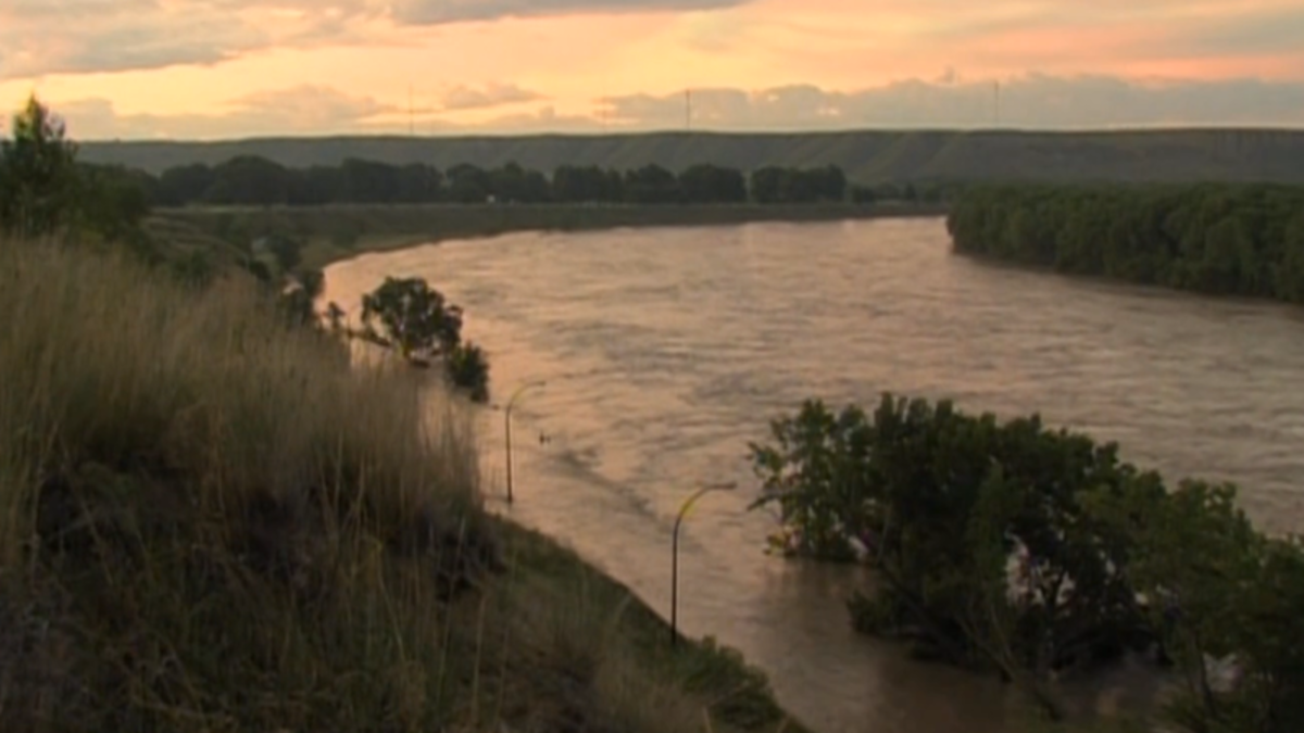 Alberta Floods 2013: Medicine Hat pulls together to help impacted ...