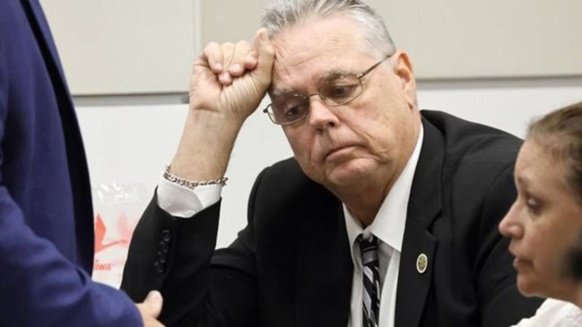 Deputy acquitted of all charges for failing to act during deadly ...