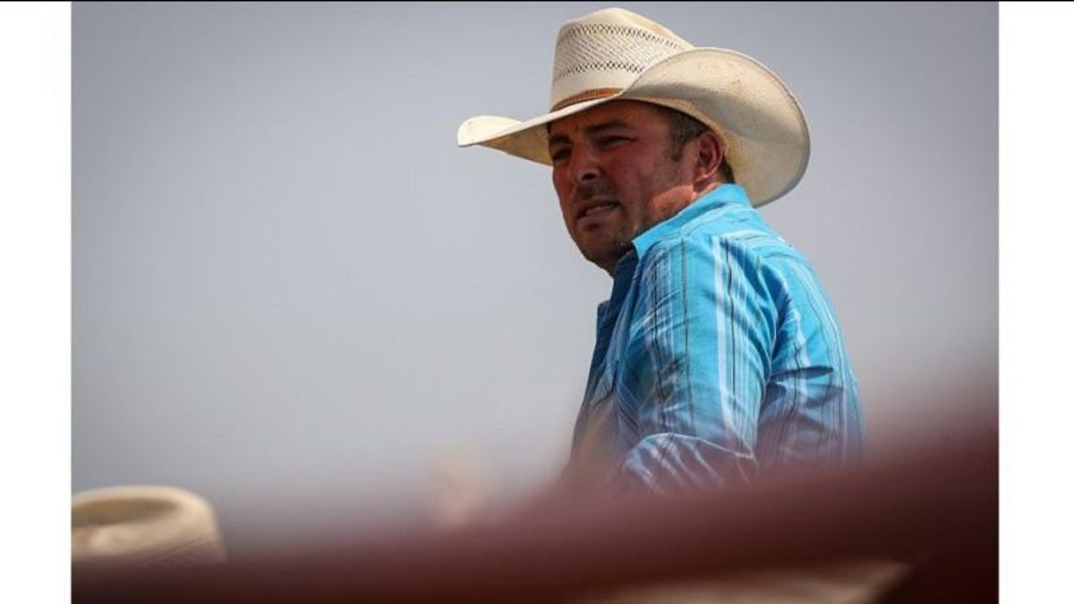 Rodeo fans stomp their appreciation of Ponoka steer wrestler ...