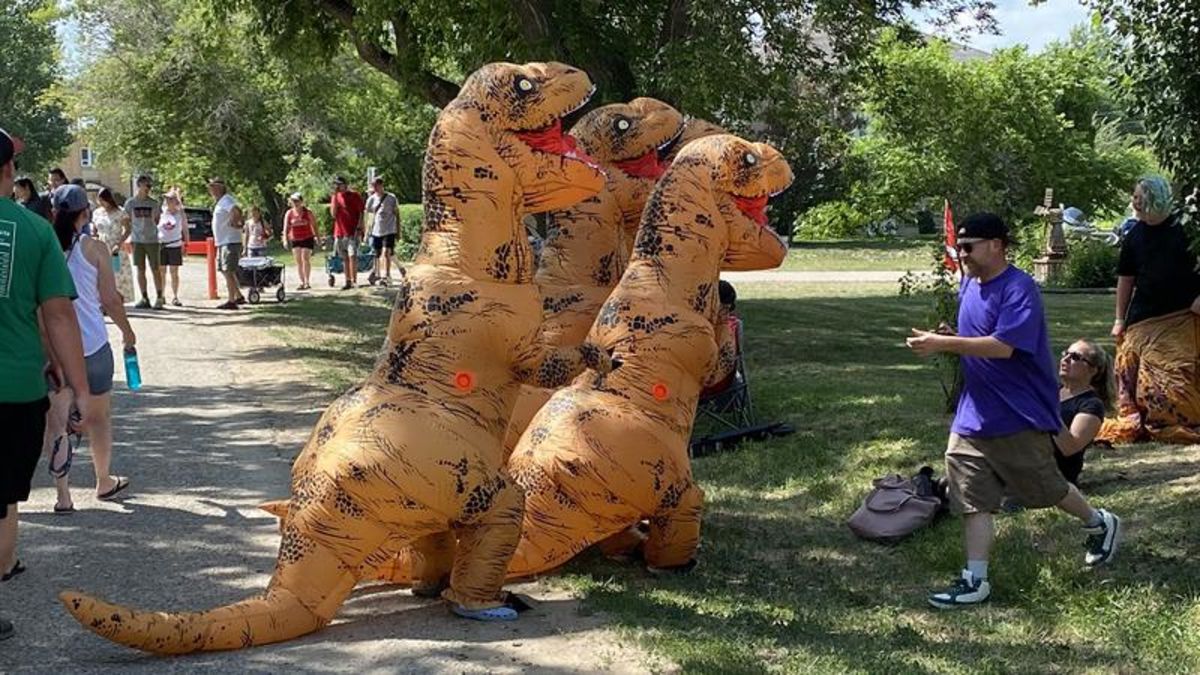 Dundurn tricera-tops dinosaur costume world record | meadowlakeNOW