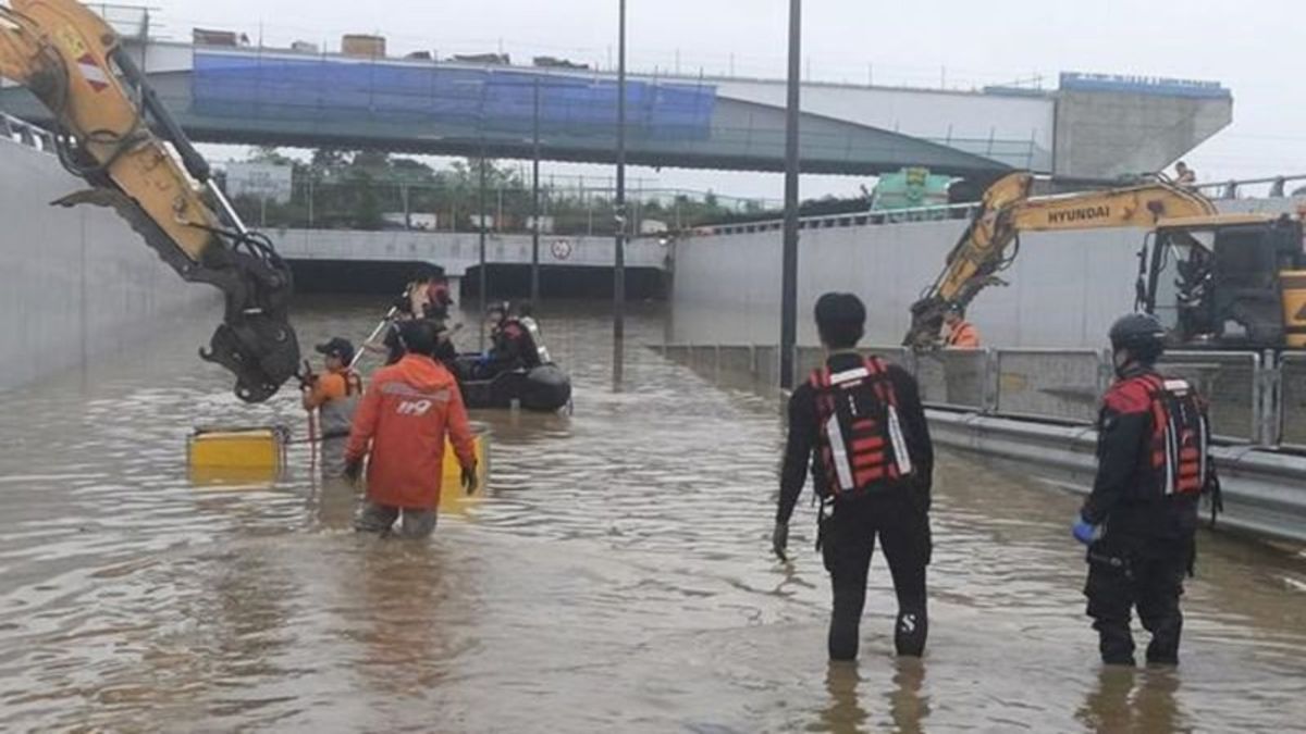 9 bodies pulled from a flooded road tunnel in South Korea as rains ...
