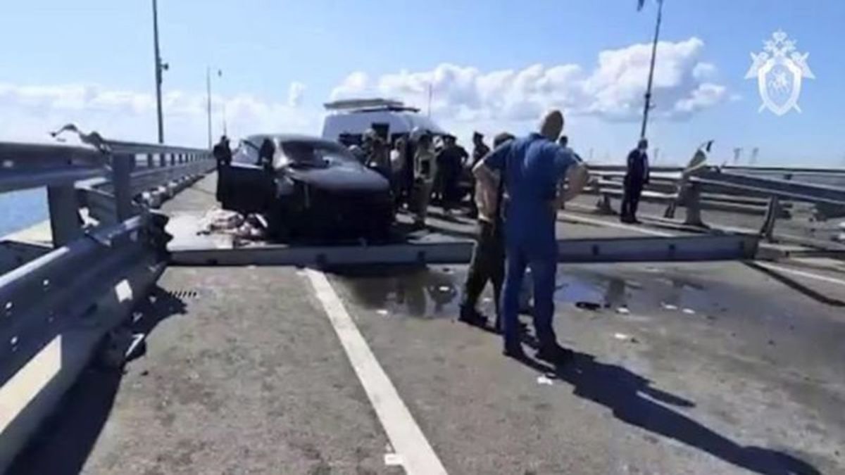 The bridge that links Russia to Crimea is key to supplying the Ukraine ...