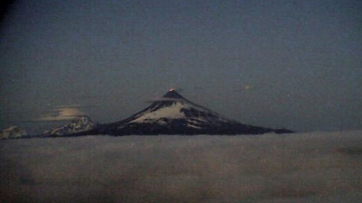 Alaska volcano’s week-long eruption spews another massive ash cloud ...