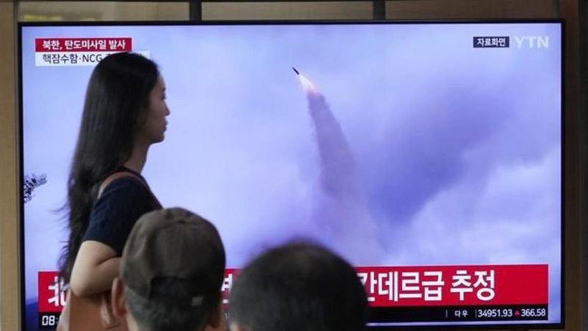 North Korea Fires 2 Short Range Missiles Into The Sea As Us Docks