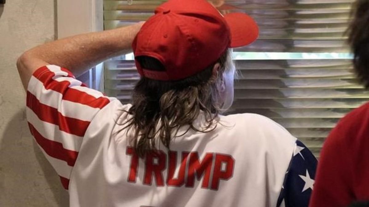 Trump downplays his legal challenges on the campaign trail in Iowa ...