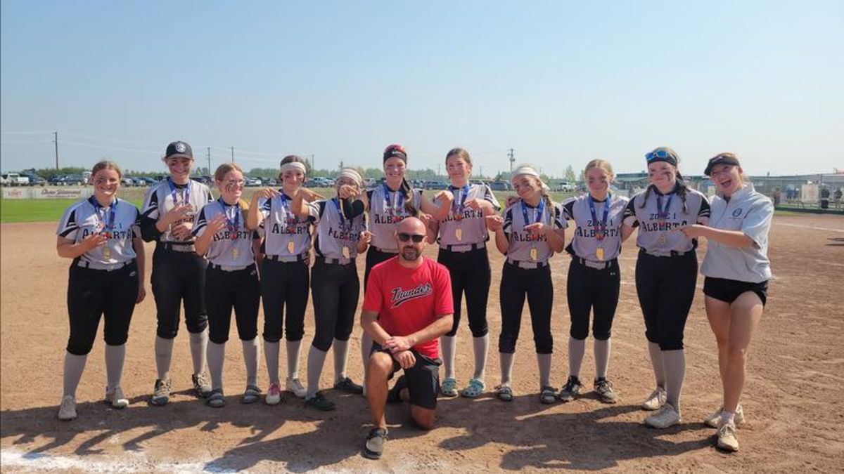 Southern Alberta softball team conquers Alberta Summer Games | CHAT News Today