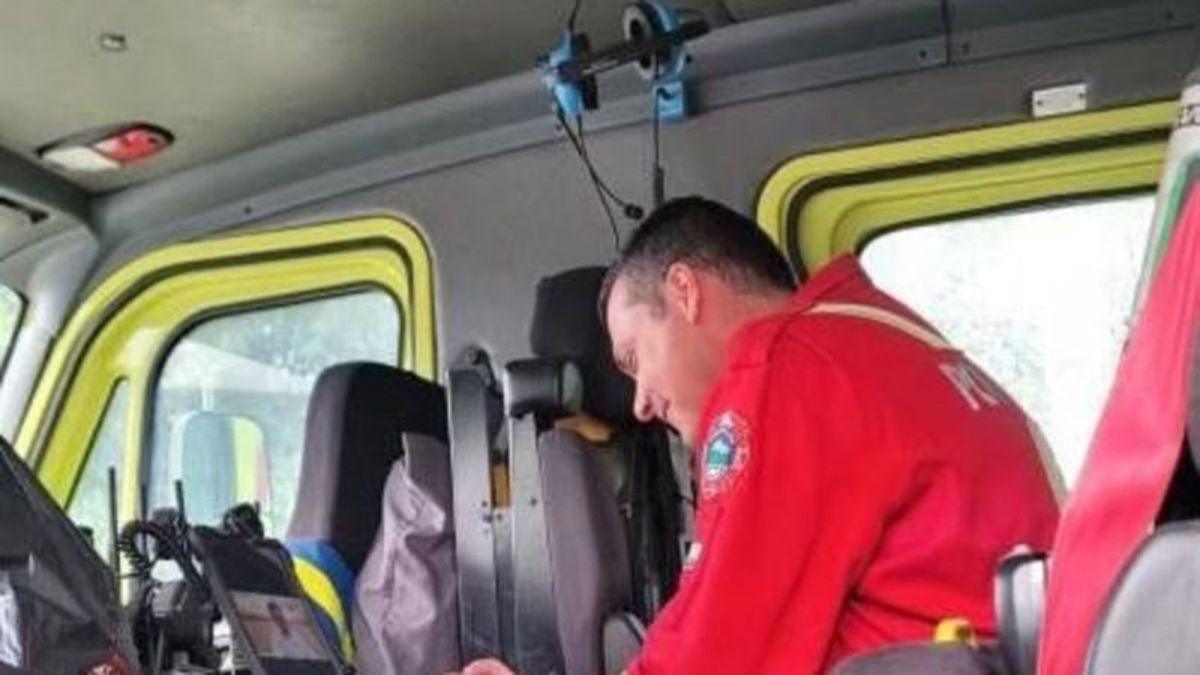 Firefighter attends citizenship ceremony while on front lines of B.C ...