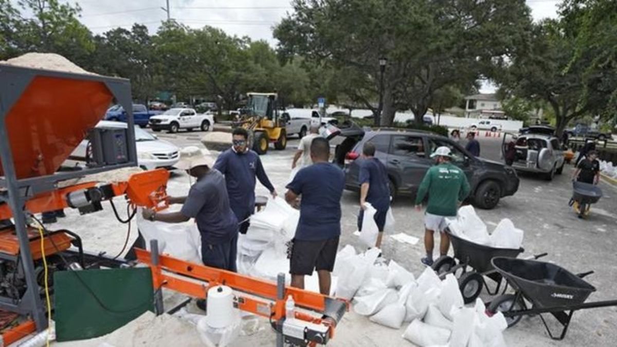 Idalia strengthens to a hurricane, dangerous storm surges are forecast ...