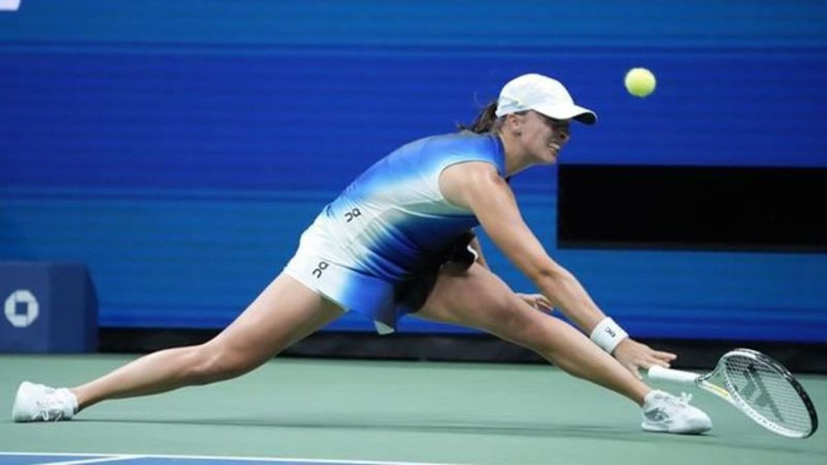 Iga Swiatek’s US Open title defense ends with a loss to Jelena Ostapenko in the fourth round ...