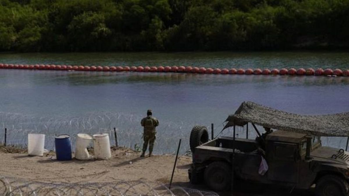 A judge orders Texas to move a floating barrier used to deter migrants ...