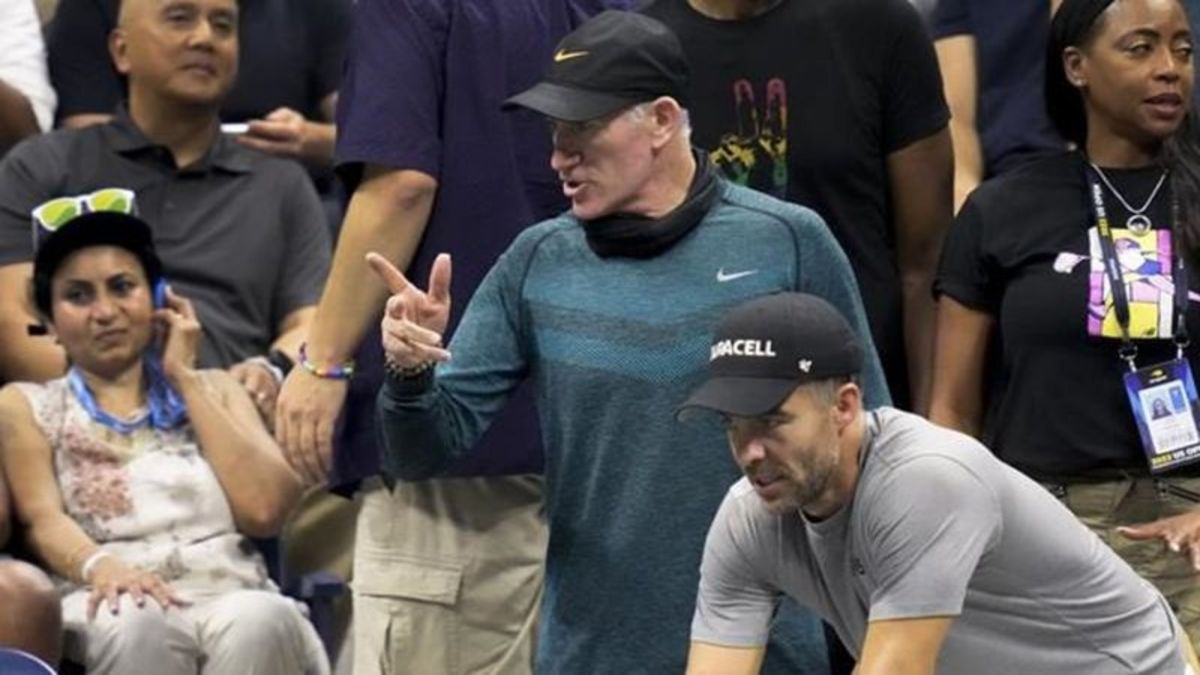 Climate protester glues feet to floor, interrupting US Open semifinal ...