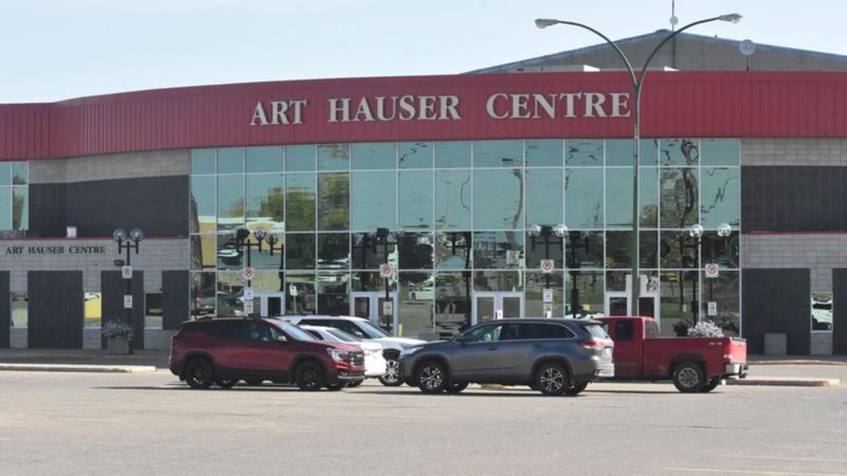 Raiders’ Championship photo no longer above Art Hauser entrance, Mintos ...