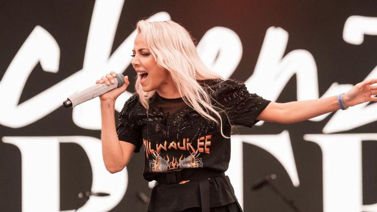 MacKenzie Porter’s first Canadian headlining tour coming to Medicine ...